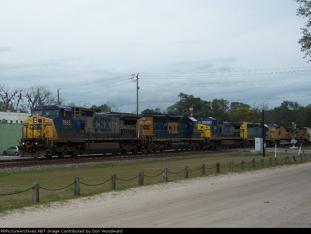 CSX 7665 - six engine consist heads south